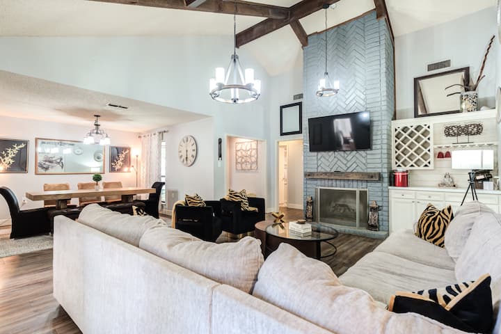 * The 806 * Sleeps 15+ * Perfect For Big Groups * - Lubbock, TX