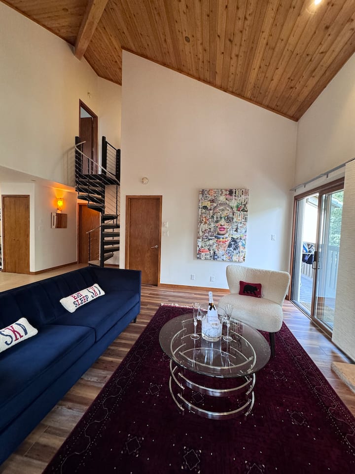 Ski In/ski Out 2br/2ba Penthouse - Avon, CO