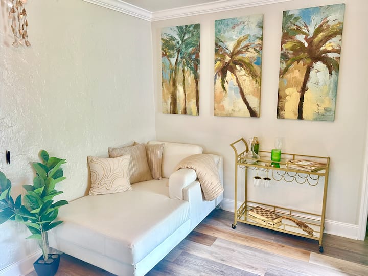 So Flo Oasis - Wilton Manors, FL