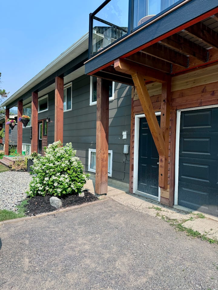 Town-side 2br Basement Suite - Golden
