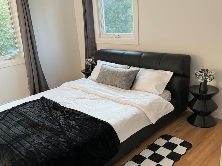 Cozy Bedroom Near Algonquin College - Ottawa