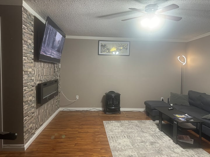 Stay With Kwasi
Two Bedroom +Private Full Bathroom - Yellowknife