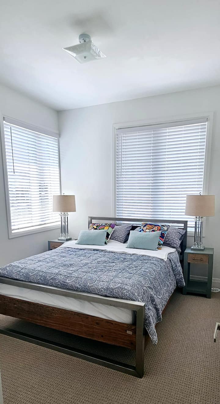 Cozy Room With Shared Bathroom By Lake - Newcastle