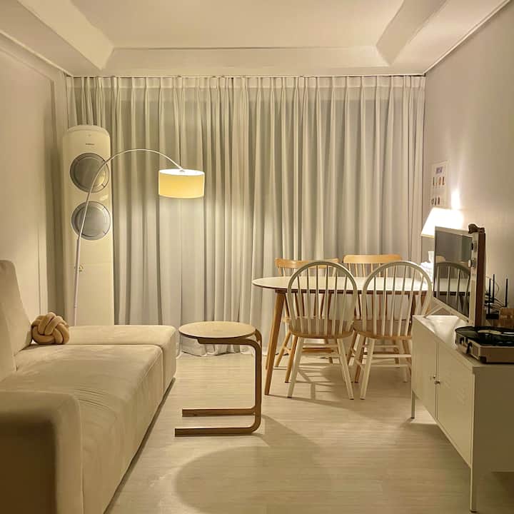 [곰모닝하우스] 광안리1분 / 방 2개 / 화장실 1개 / 침대 2개 - Busan