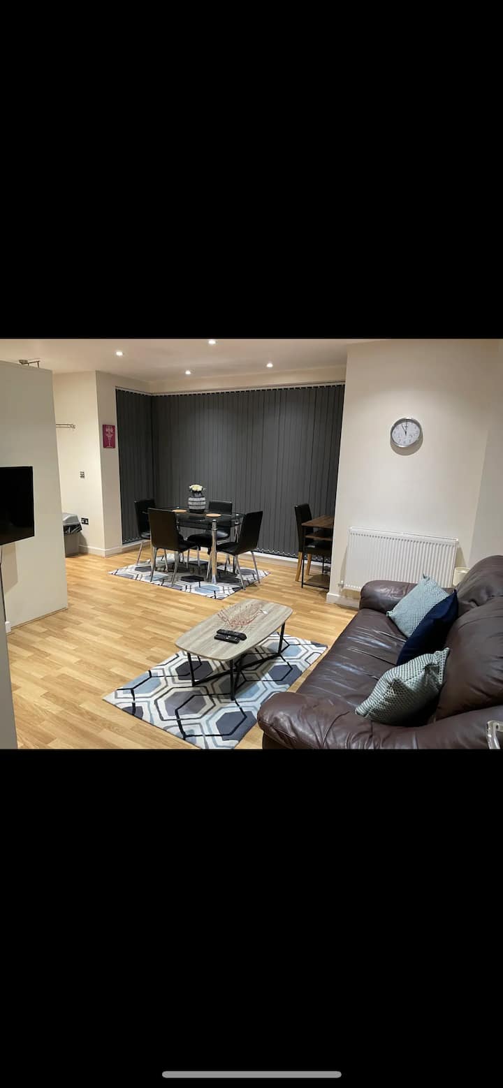 Luxury Central 3 Beds & Parking - Basingstoke