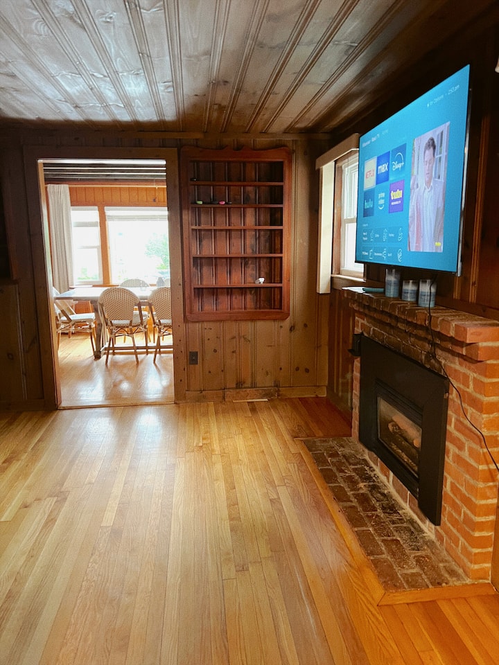 Coastal Cottage W/ Beach Access - Mashpee, MA