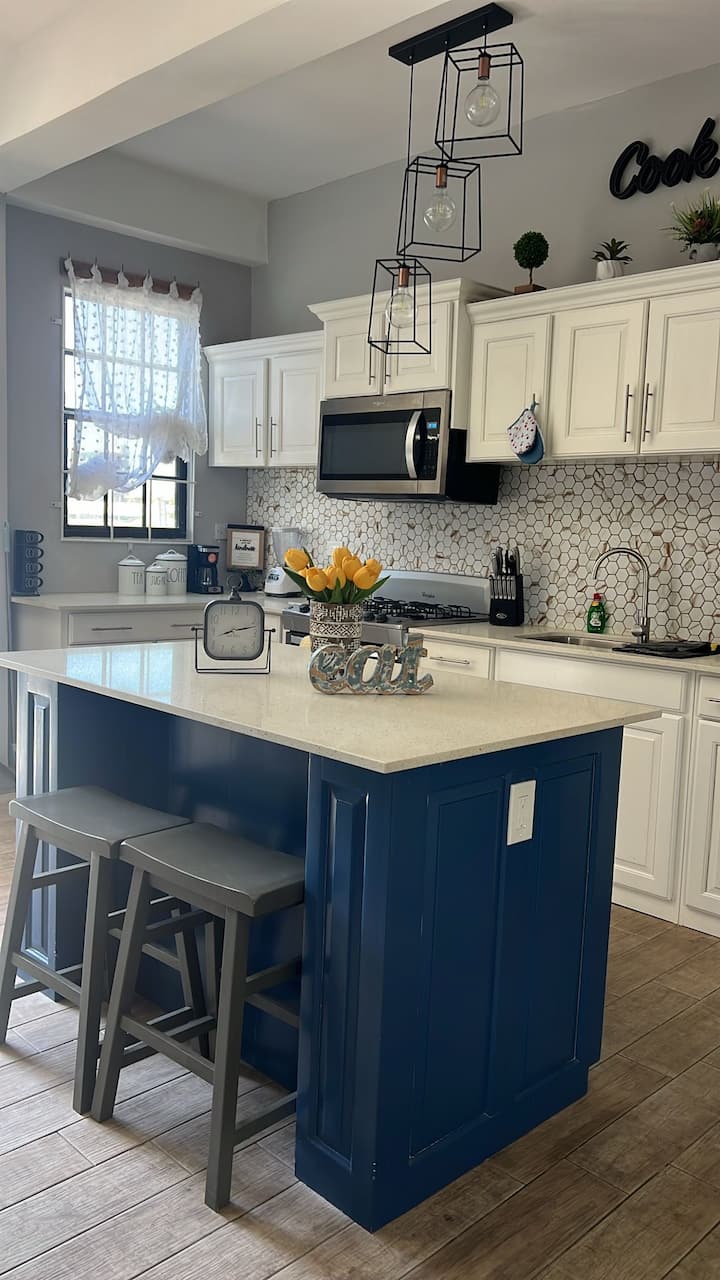 Penthouse With Rooftop Lounge & City Views - Guyana