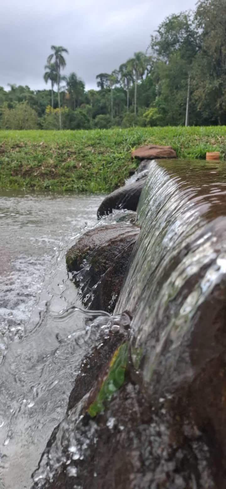 "Chalé Meio A Natureza, Banheira C/hidro, Riacho" - Colinas