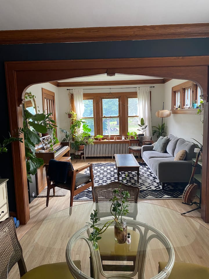 Quaint Como Bungalow - Saint Paul, MN