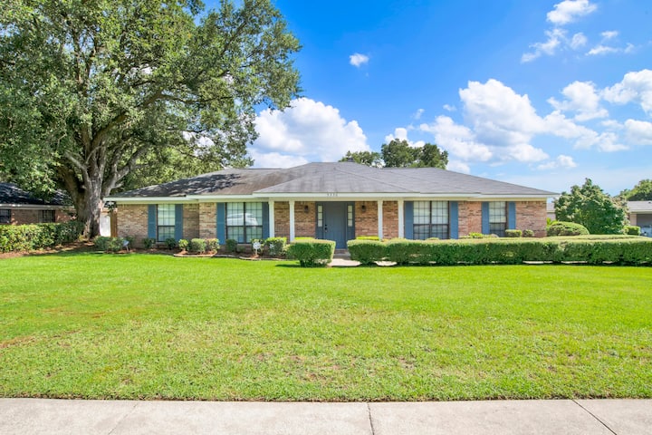Beautiful, Stylish Home Close To Many Attractions - Mobile, AL