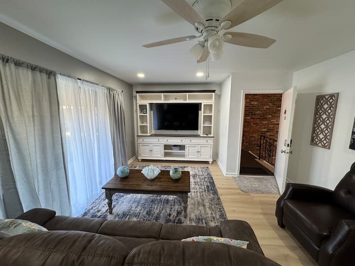 Quiet 1 Bedroom Condo - Evansville, IN