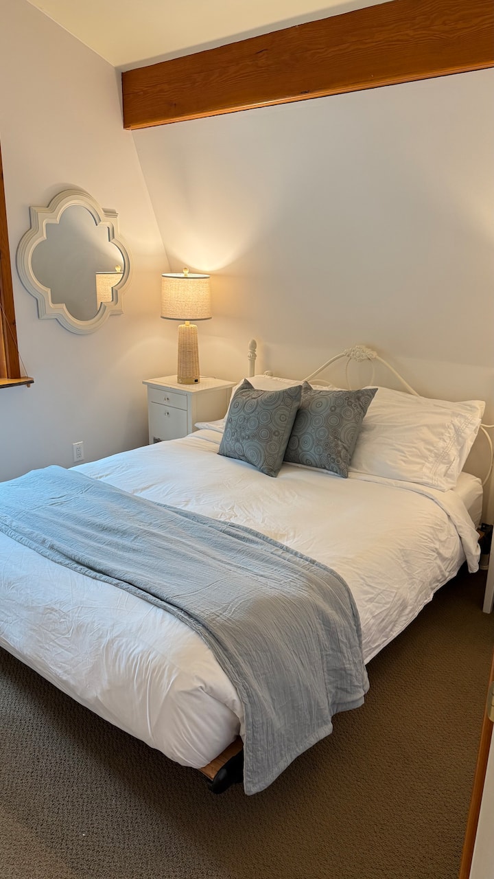 Private 2 Br Loft- Forest Views- Close To Trails - Sidney