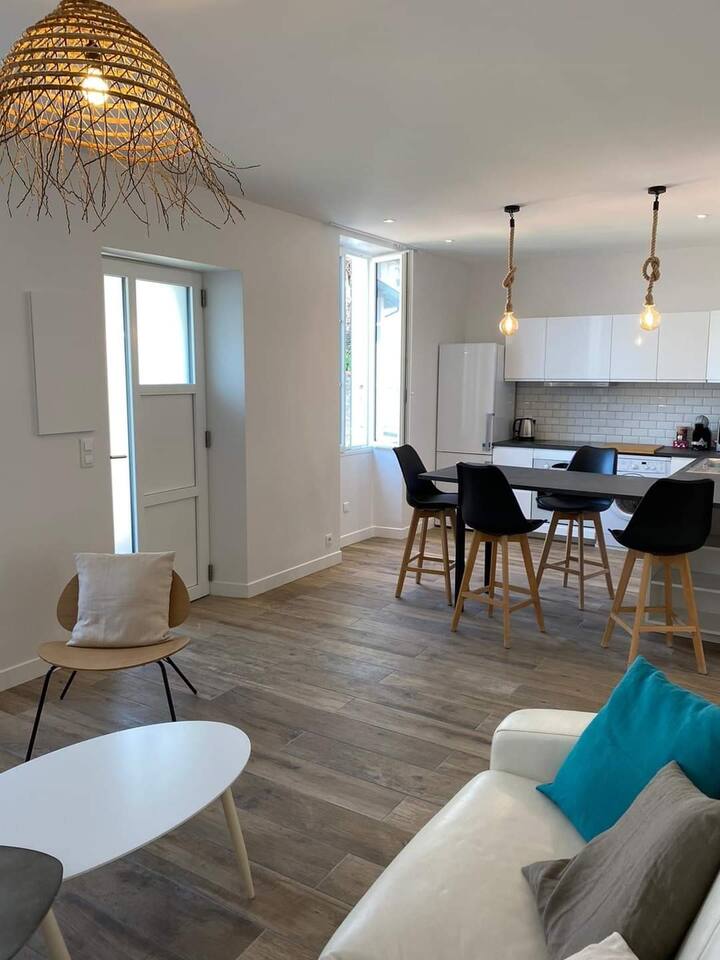 Spacious And Light Apartment By Cotes Des Basques - Biarritz