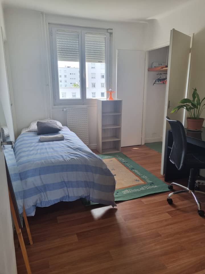 Chambre Pour Une Personne. - Lorient