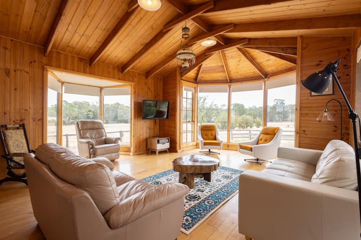 The Family Farmhouse - Bendigo