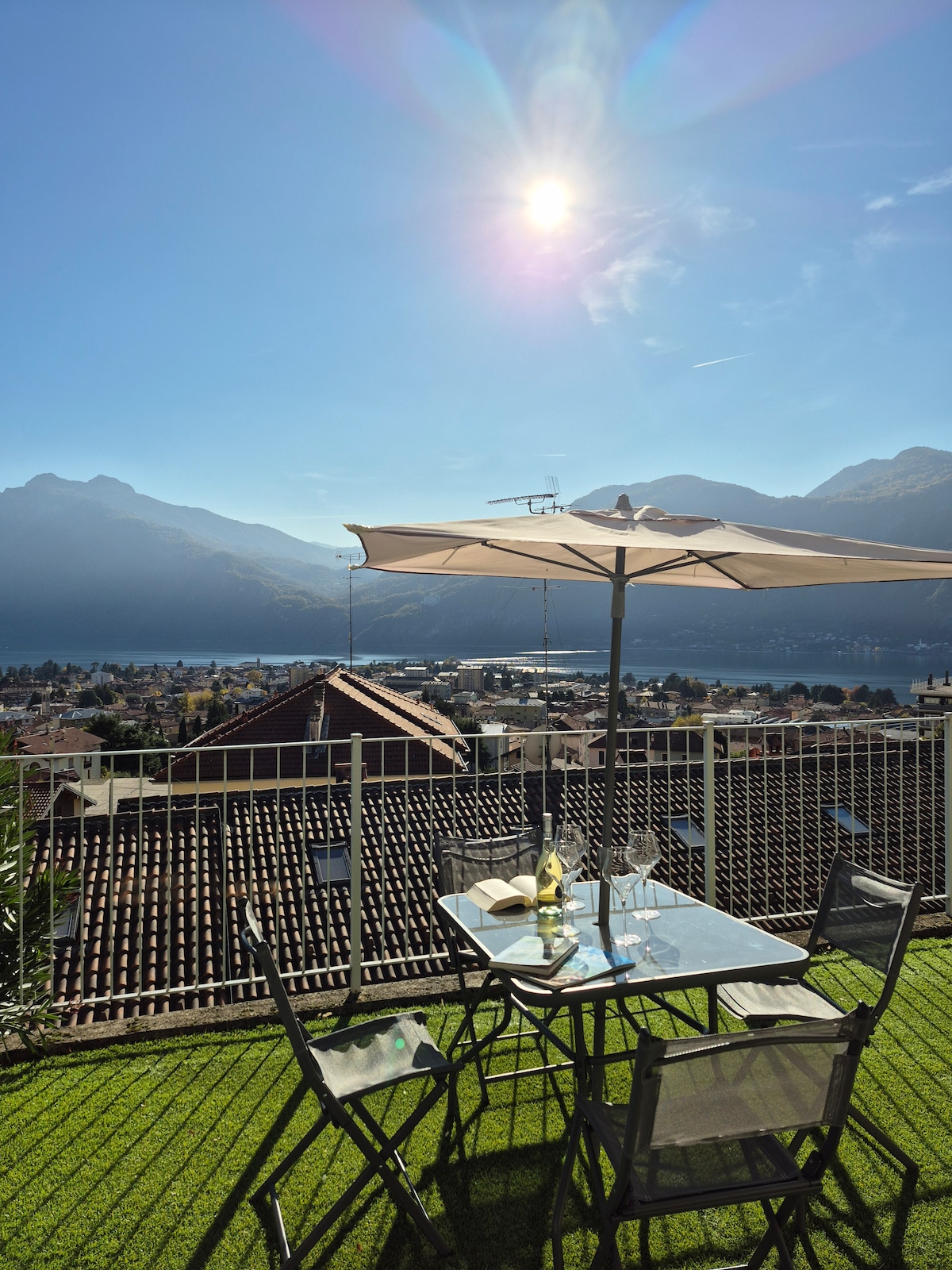 Lake-view studio apartment with private parking. - Condominiums for ...