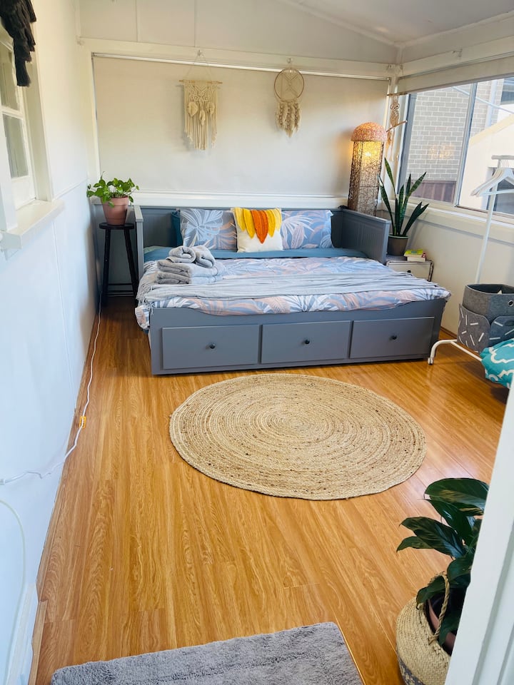Mystic Garden With Private Entrance And Bathroom - Blacktown