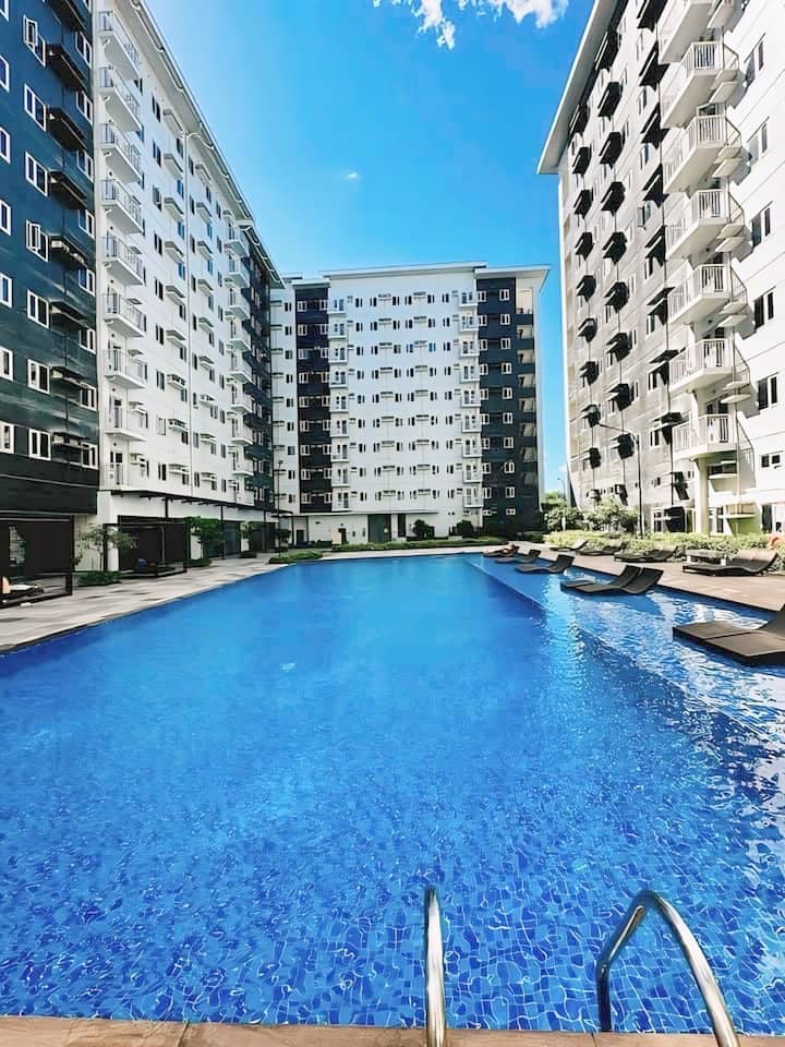 2-bedrooms W/ Balcony In Tower A Charm Residences - Cainta