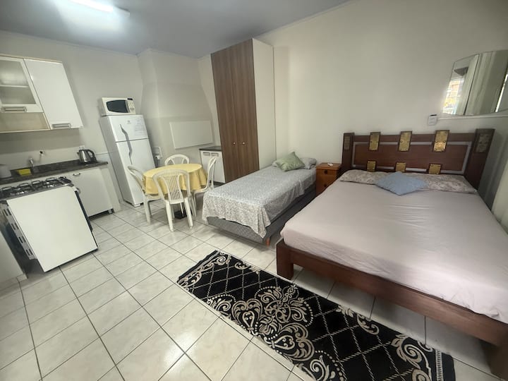 Kitnet Térrea Climatiz Wi-fi E Garagem Coberta - Chapecó