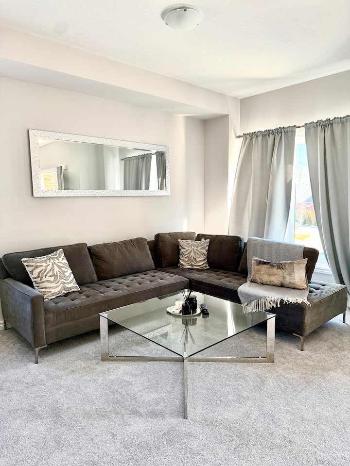 Clean & Modern 3br Stay | Private Balcony - Brantford