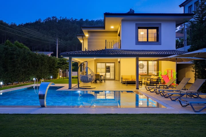 Plaja 800m Mesafede Villa - Göcek