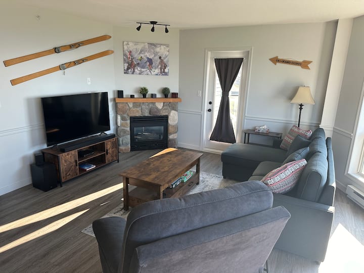 Big White Condo Ski In-out/hot Tub - Big White Ski Resort, BC