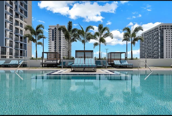 Luxury Studio | Pool & Gym In Downtown Doral - Florida International University, Miami