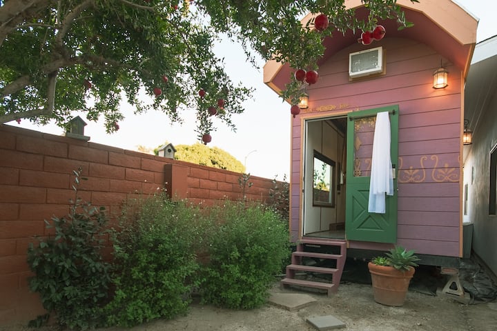 Beachside Tiny Home | Perfect For Long Term Stays - Huntington Beach, CA