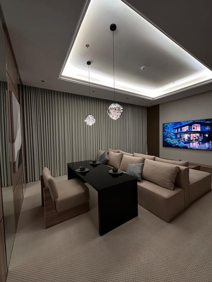 Sachi Stays K (85” Samsung Tv Cinema Vibes) - Riyadh