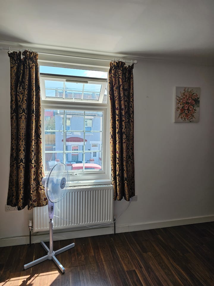 Barking London Close To Station (Private Bathroom) - Barking