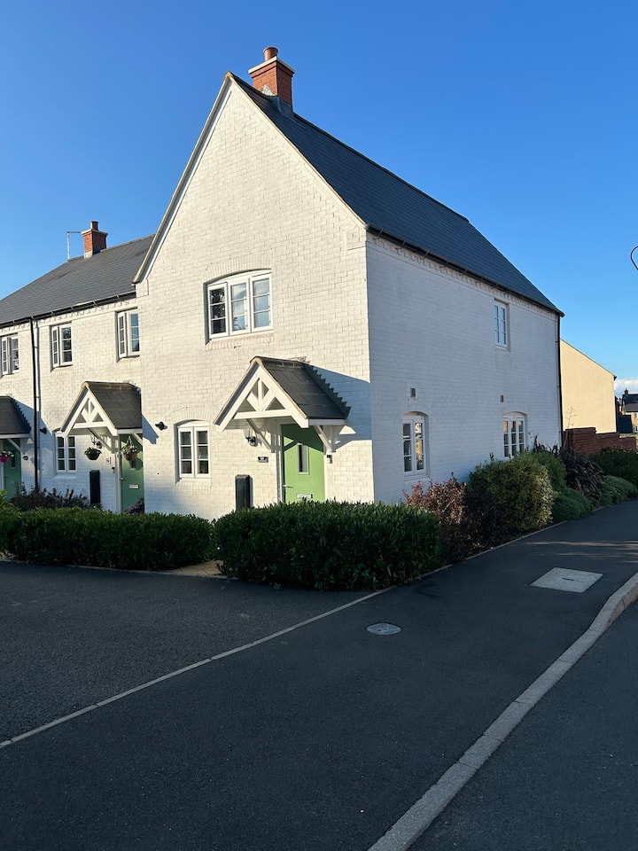 2 Bedroom House, Silverstone. - Towcester