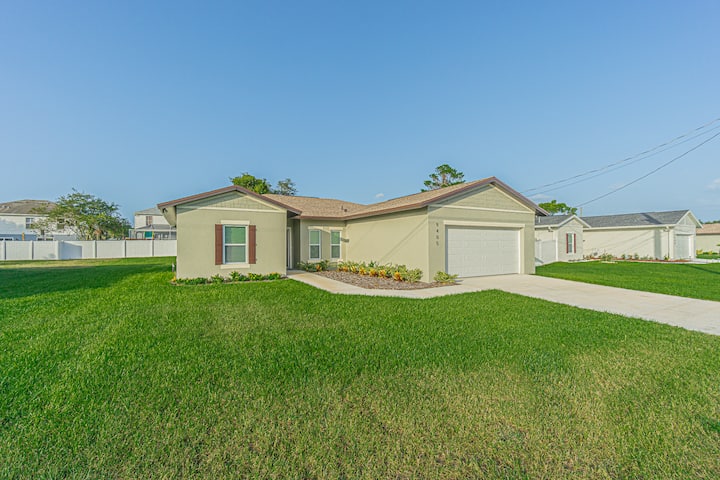 Weeki Wachee 
Springs 4 Bedroom - Weeki Wachee, FL
