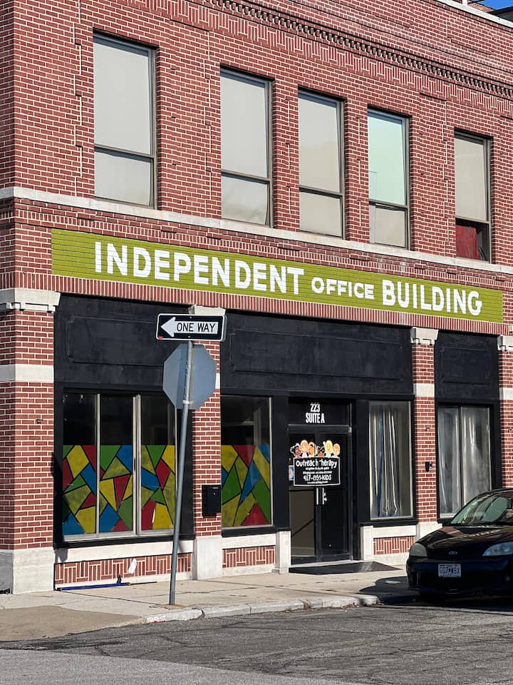 Modern Downtown 1br Apartment - Joplin, MO