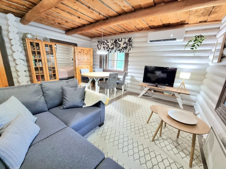 Tunnelmallinen Hirsimökki Levin Sydämessä - Kittilä