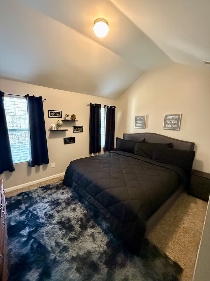 Cali King W/priv Bath &  Smart Tv - Union City, GA