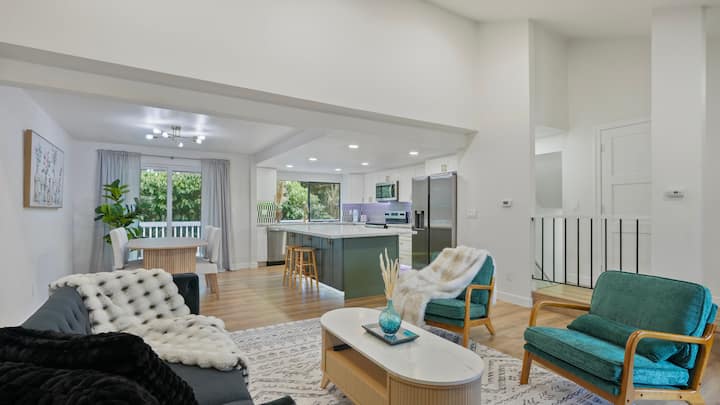 Elegant | Cozy 4br | Fireplace, A/c, Private Deck - Federal Way, WA