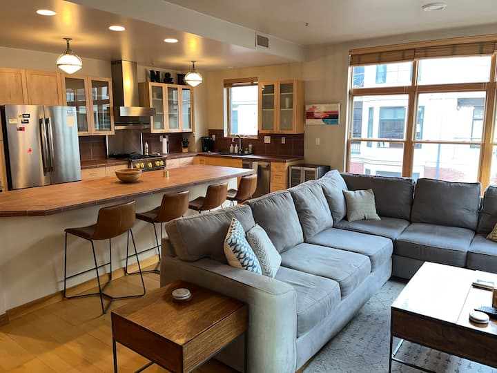 Pearl District 2 Bed/bath Condo - Portland, OR