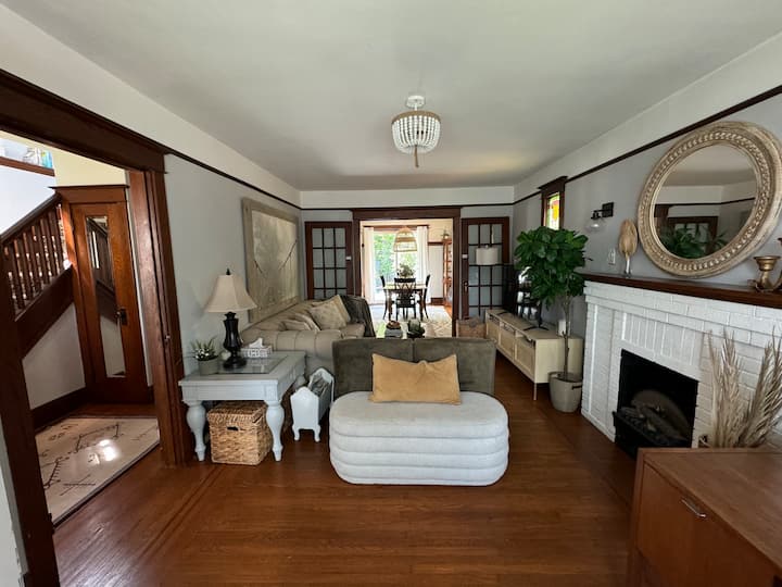 Cozy Haven On Tuxedo Ave South - Hamilton