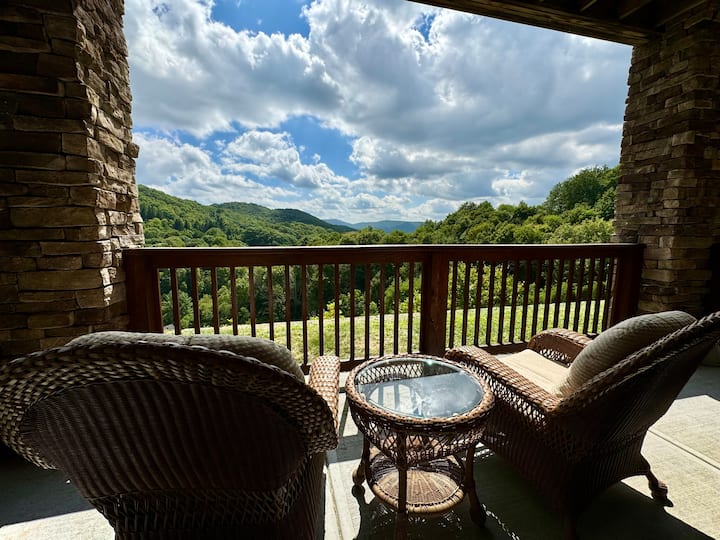 Banner Elk 2/2 Condo With Long Range Views! - Banner Elk, NC