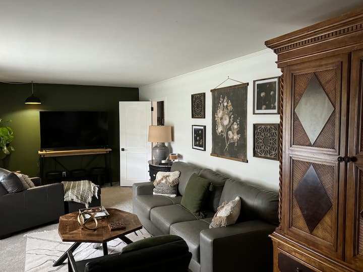 Retro Luxe - Macon, GA