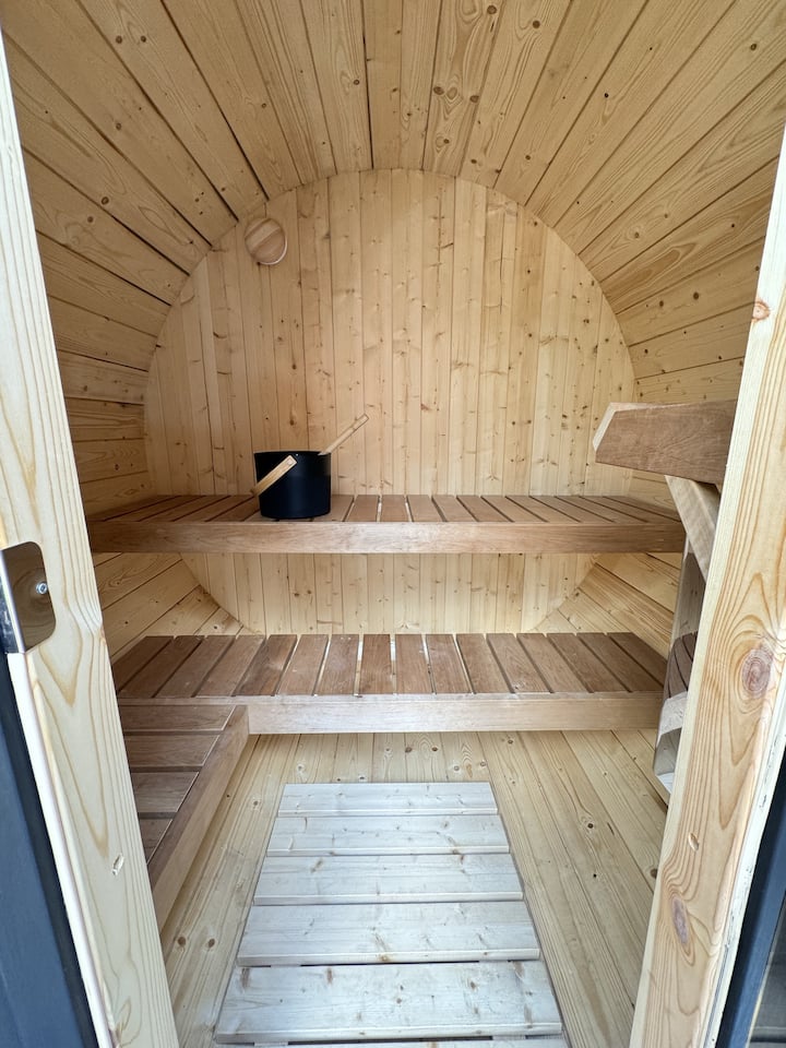 *Traditional Sauna* - King + Queen Bed - Homestead, PA
