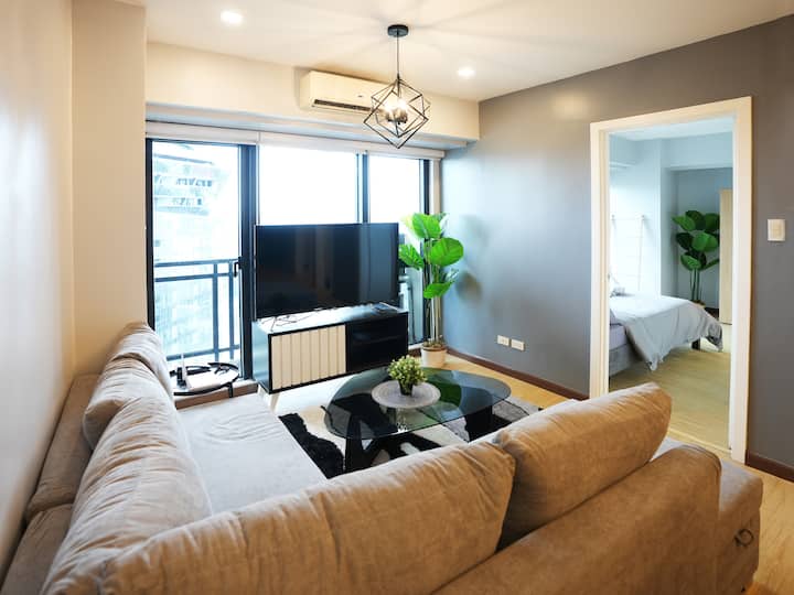Luxury 2br Skyline View | 58f Knightsbridge Makati - Manila