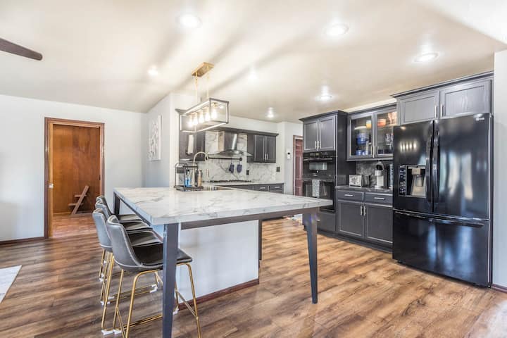 Adorable House In Central Sf With *Hot Tub*! - Sioux Falls, SD