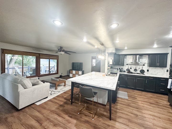 Adorable House In Central Sf With *Hot Tub*! - Sioux Falls, SD