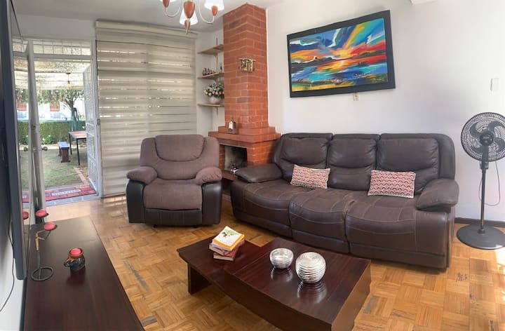 3 Habitaciones 4 Camas Y Jardín En Condominio - Quito