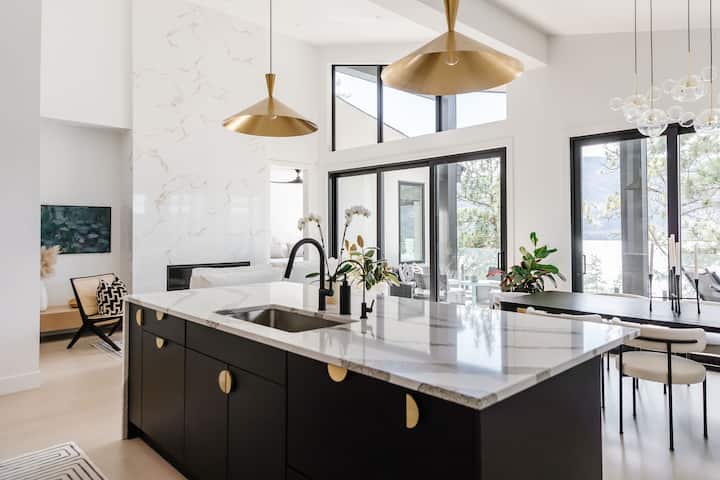 Designer Lakeside Mckinley Beach House/ W Gym - Kelowna