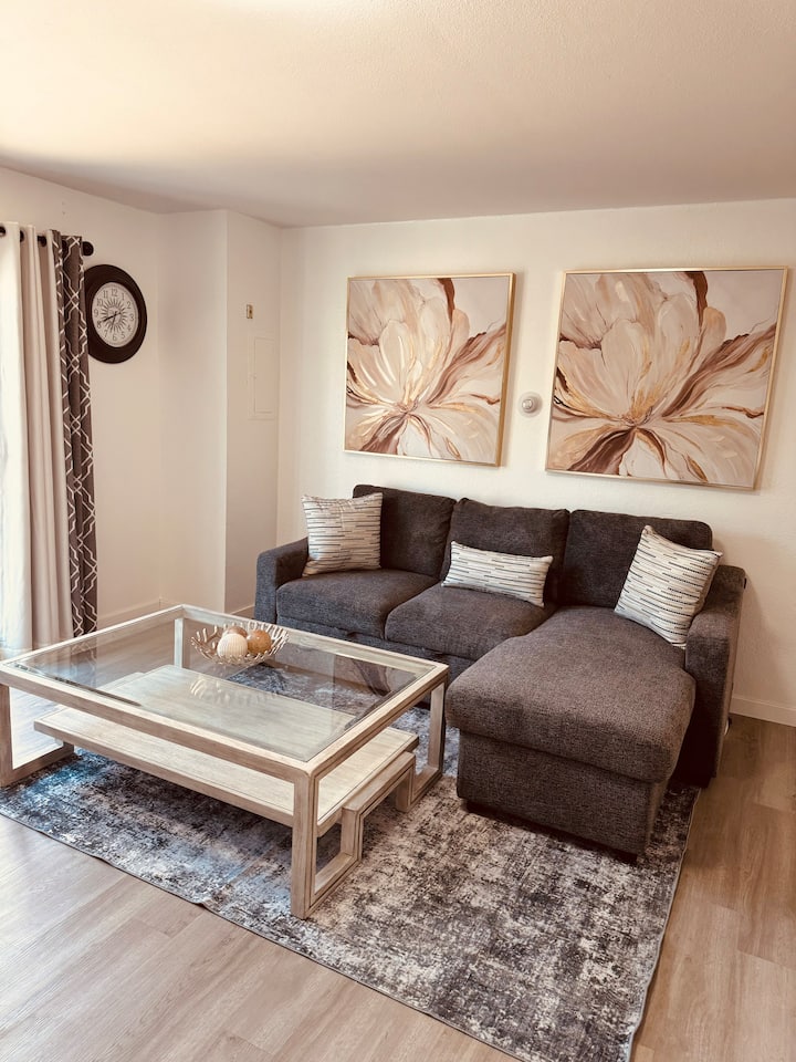 Executive Upper Floor Apartment - Fairbanks, AK