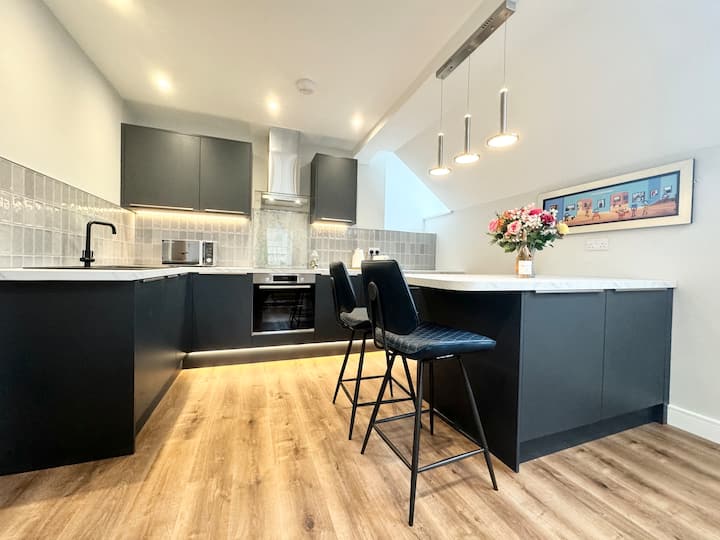 Windermere Apartment No 2; 1 - Bed, Pets Welcome - Bowness-on-Windermere