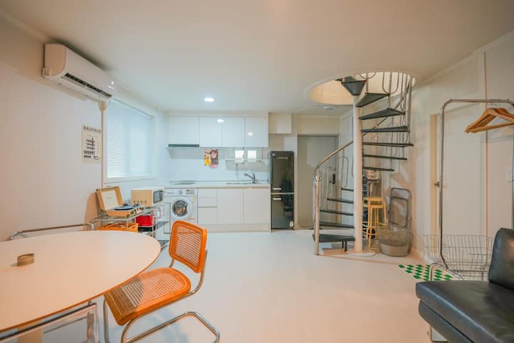 3min 2&9 Subway Lines, 2story Private Home, 2bath - Seoul