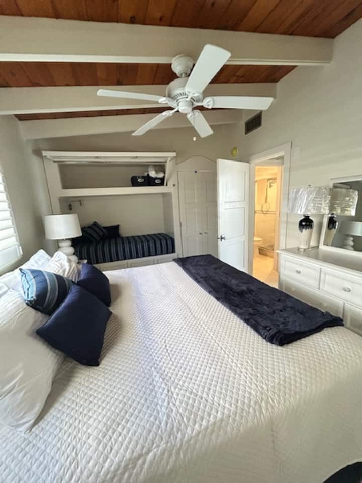 Casa Mar Beach Retreat | Siesta Key 1br - Siesta Key, FL